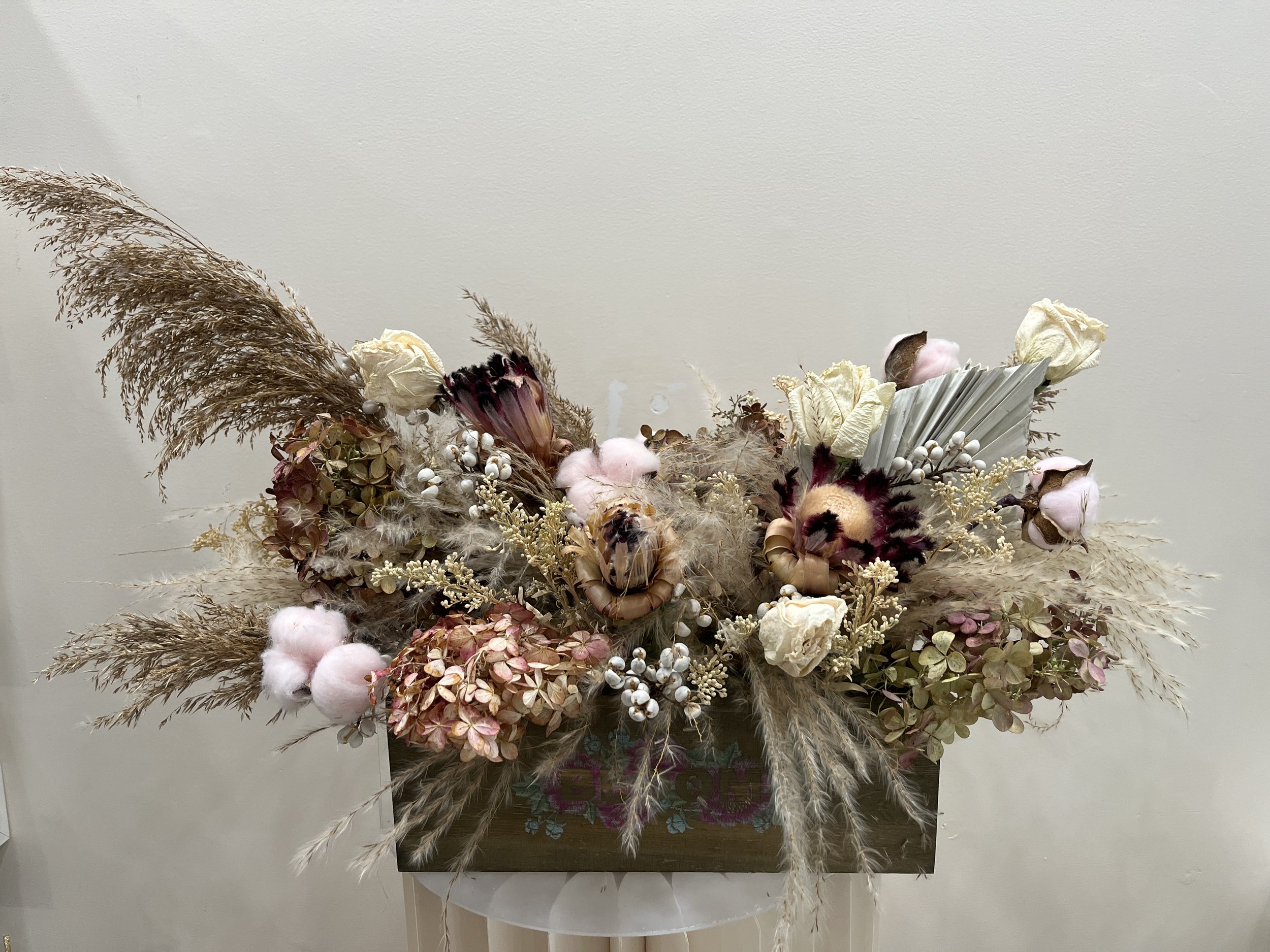 Dried flower gift box - Tina's 4Ever Flowers